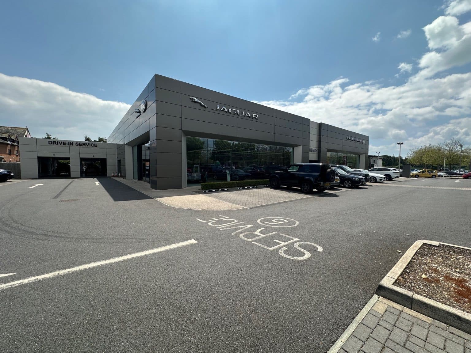 JLR Showroom, Christchurch | Calcinotto